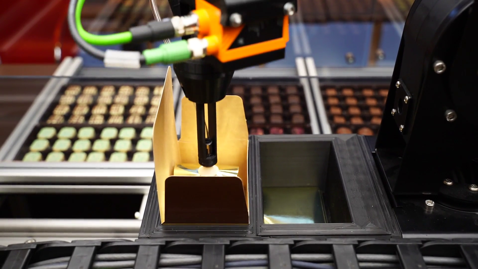 This robot sells chocolates | igus® Engineer's Toolbox